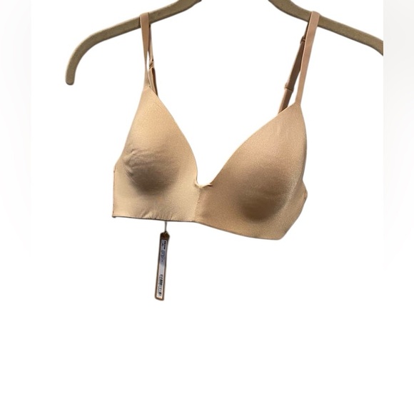 SKIMS | Intimates & Sleepwear | Nwt Skims Wireless Form T Shirt Bra ...